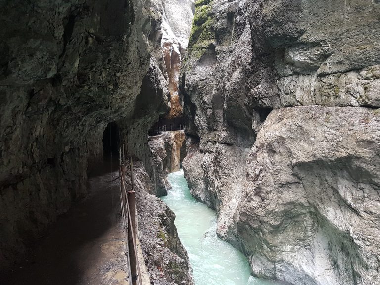 Durch die Partnachklamm wandern: eine Halbtags-Rundwanderung!